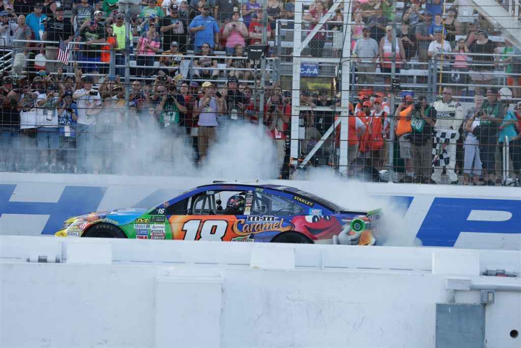 Kyle Busch 2017 M&M'S Caramel / Loudon Playoff Win 1:24 Nascar Diecast